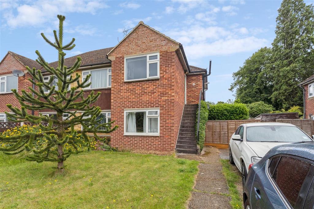 Denham Green Lane, Denham 2 bed maisonette for sale - £325,000