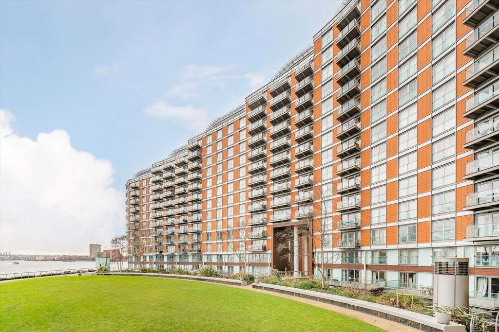 Fairmont Avenue, London E14 1 bed flat - £1,898 pcm (£438 pw)