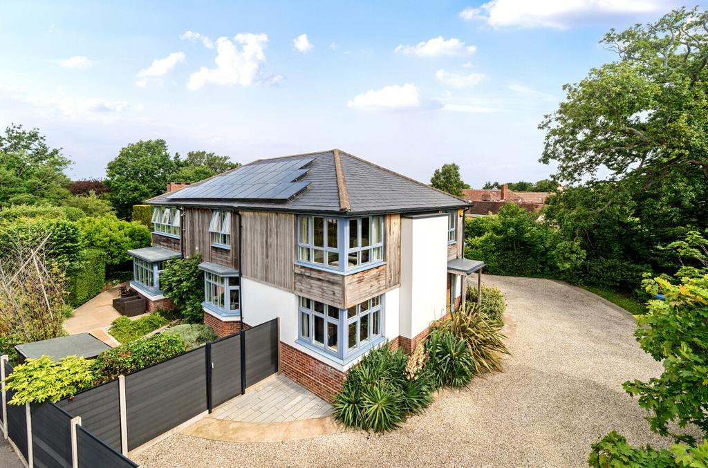 Crofton Lane, Hampshire PO14 5 bed detached house for sale - £1,400,000
