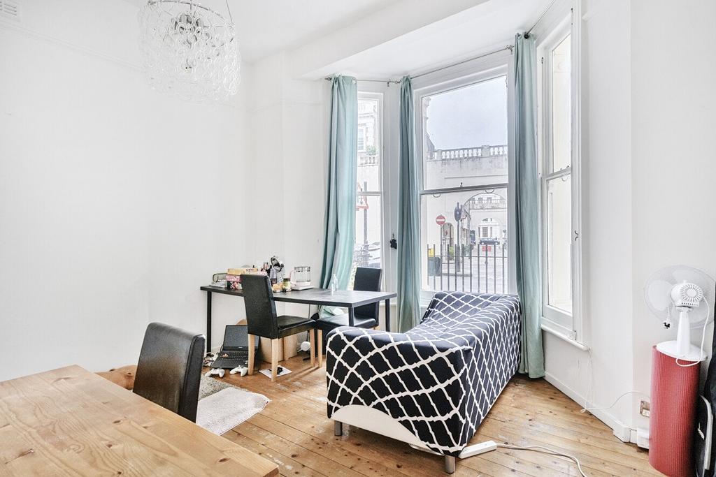 Barons Court Road, Barons Court... 1 bed terraced house - £450,000