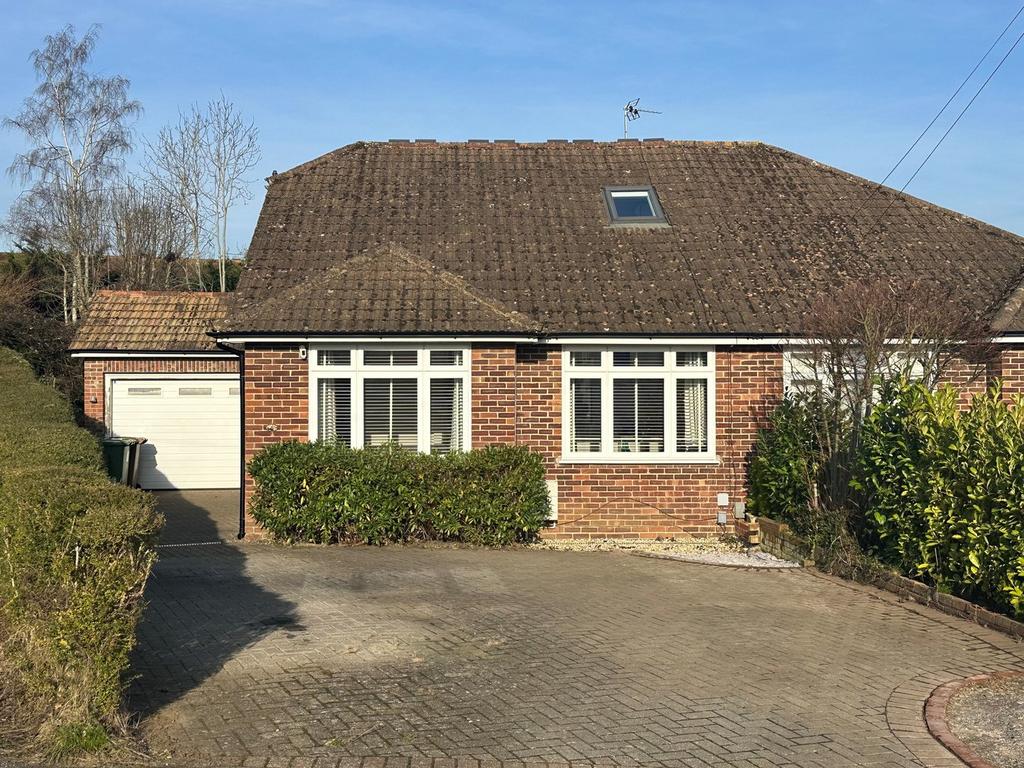 Chase Gardens, Binfield, Berkshire, RG42 4 bed semi-detached bungalow ...