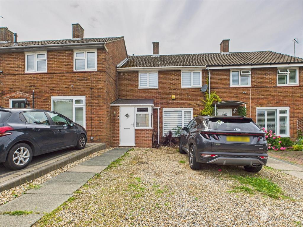 Carters Mead, Harlow CM17 2 bed terraced house for sale - £325,000