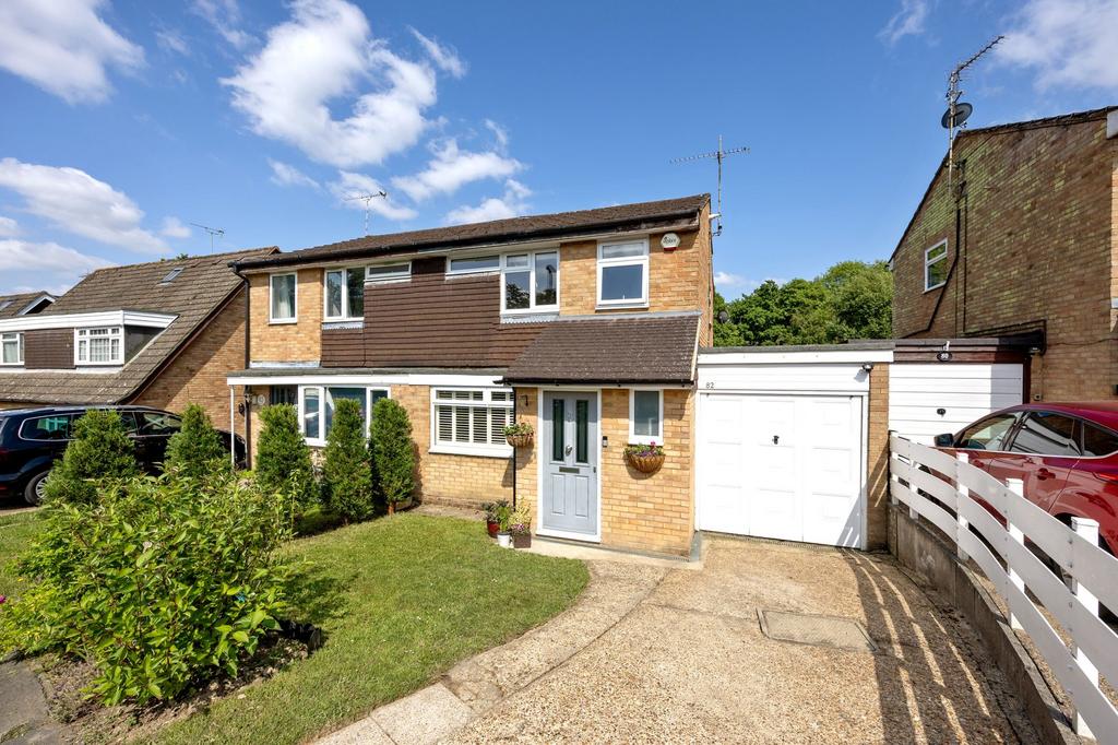 Hazel Way, Crawley RH10 3 bed semi-detached house for sale - £425,000
