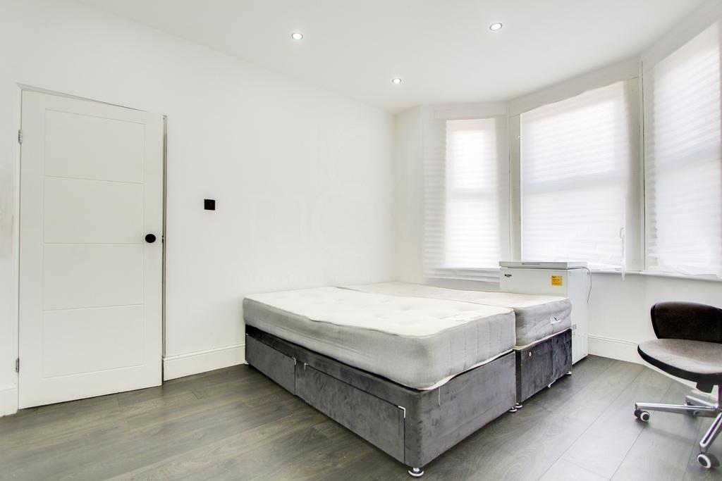 Whitehorse Road, Croydon, CR0 House share - £750 pcm (£173 pw)