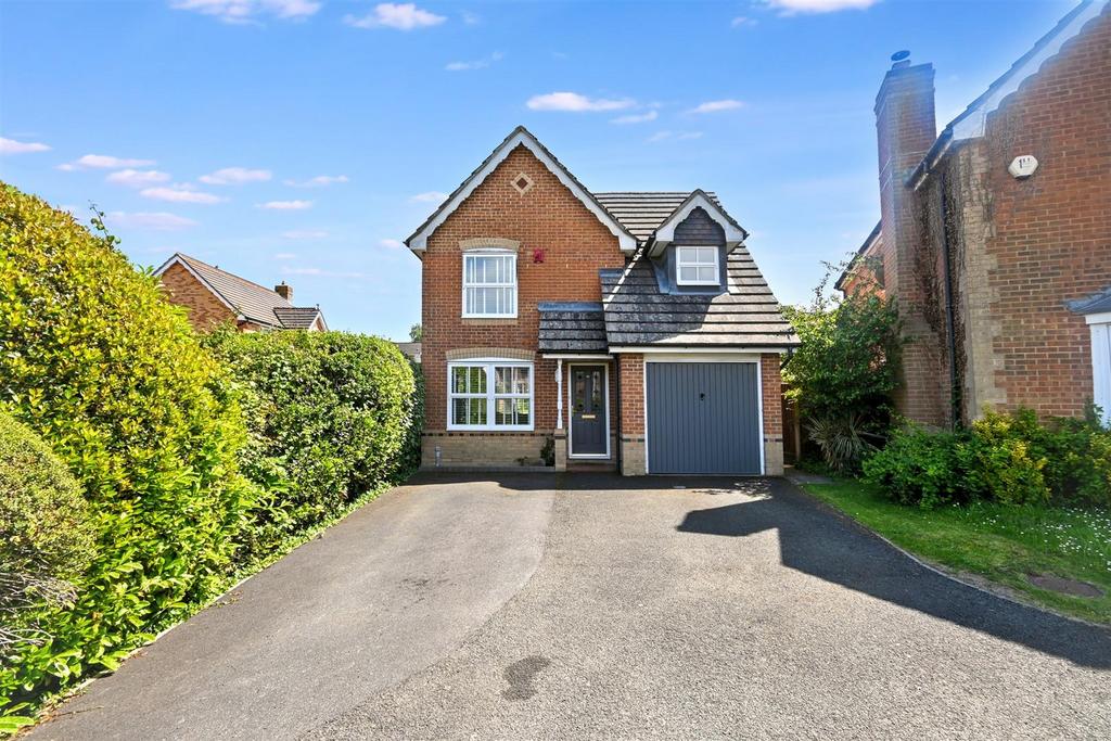 Beechfield Close, Stone Cross 3 bed detached house for sale - £400,000