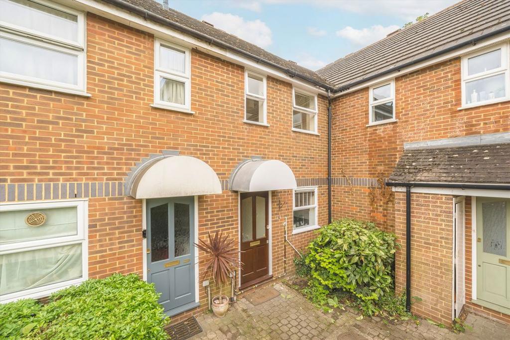 Manor Vale, Brentford TW8 2 bed terraced house - £525,000