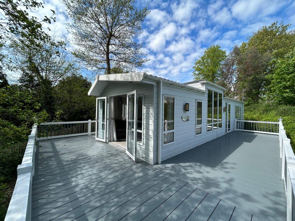 Coghurst Hall Holiday Park 2 bed park home - £114,995