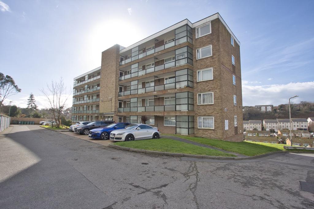 Collingwood Court, Collingwood Rise... 2 bed flat - £950 pcm (£219 pw)