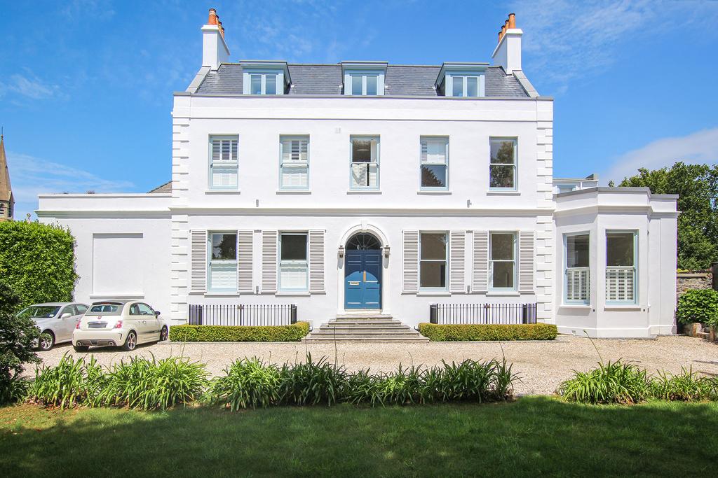 La Grange, St Peter Port, Guernsey, GY1 2 bed property for sale - £635,000