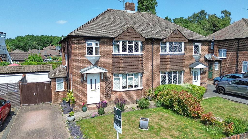 Greenways, Fleet GU52 3 bed semi-detached house for sale - £485,000