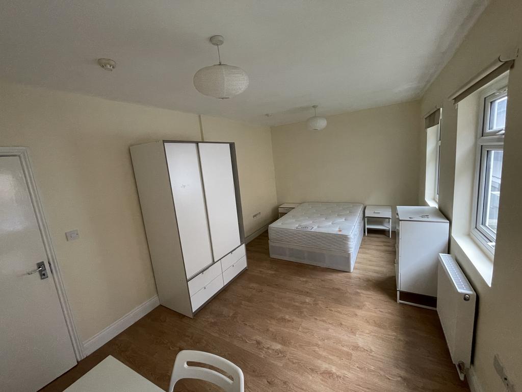 Flat A-C 12 Kensington Church Street... 2 bed flat to rent - £2,167 pcm ...
