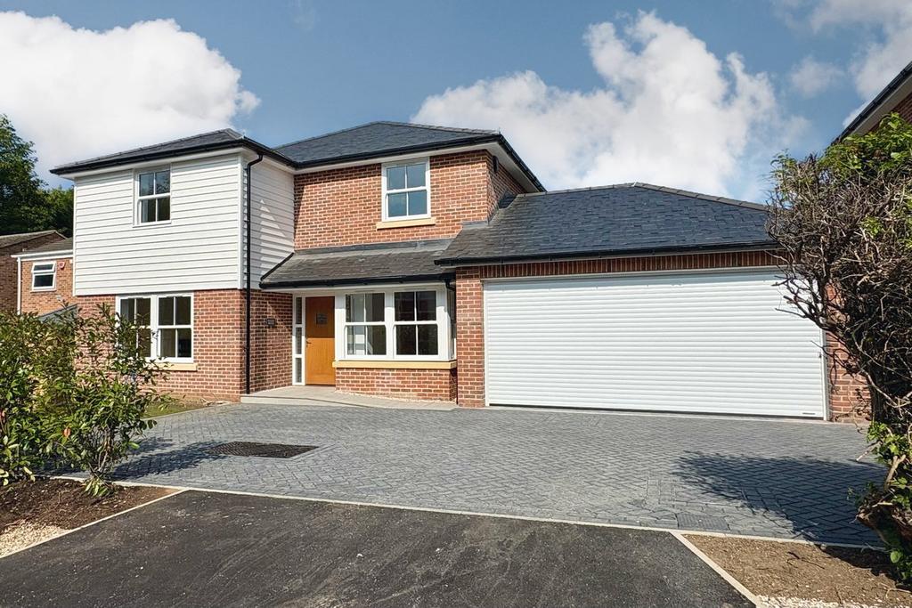 Willowmead, Sawbridgeworth, CM21 4 bed detached house for sale - £1,195,000