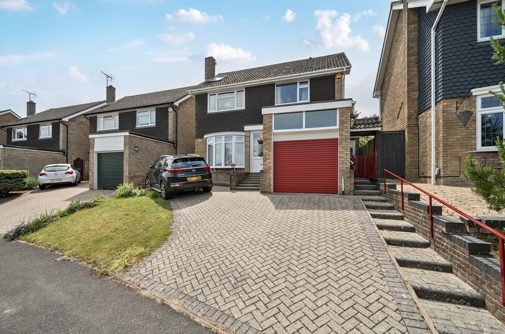 Mentmore Crescent, Bedfordshire LU6 3 bed detached house for sale - £ ...
