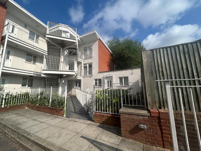 Walnut Tree Close, Guildford GU1 1 bed apartment - £1,225 pcm (£283 pw)