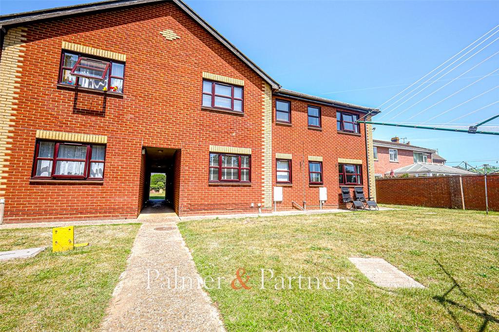 Tollgate Court, London Road, Stanway... 2 bed apartment - £1,250 pcm (£ ...