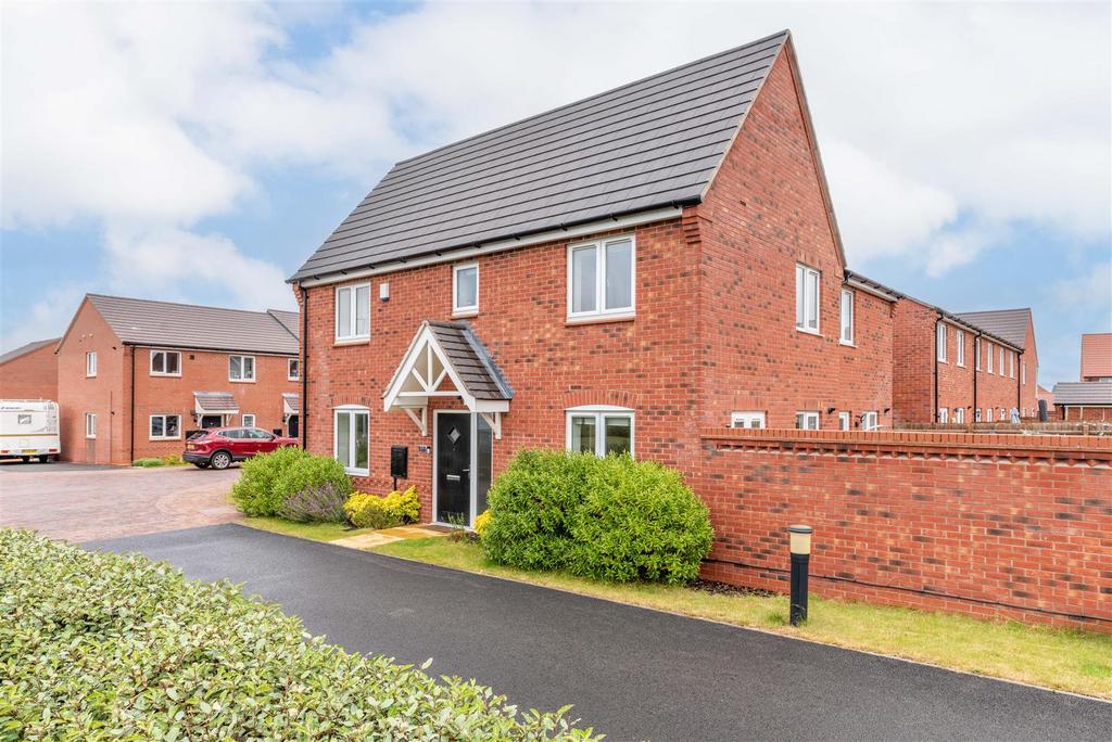 Johnson Close, Derby DE74 3 bed semi-detached house - £260,000