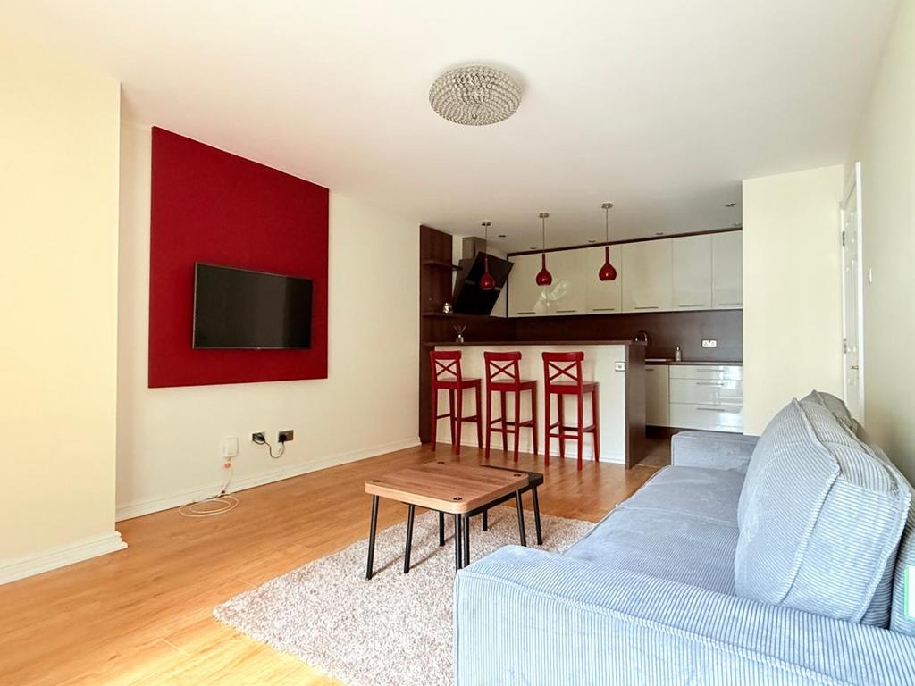 Ashmore House, Russell Road, London... 1 bed flat to rent - £2,500 pcm ...