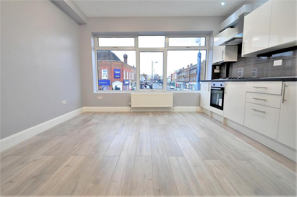 Welling High Street, Welling DA16 2 bed maisonette - £1,495 pcm (£345 pw)