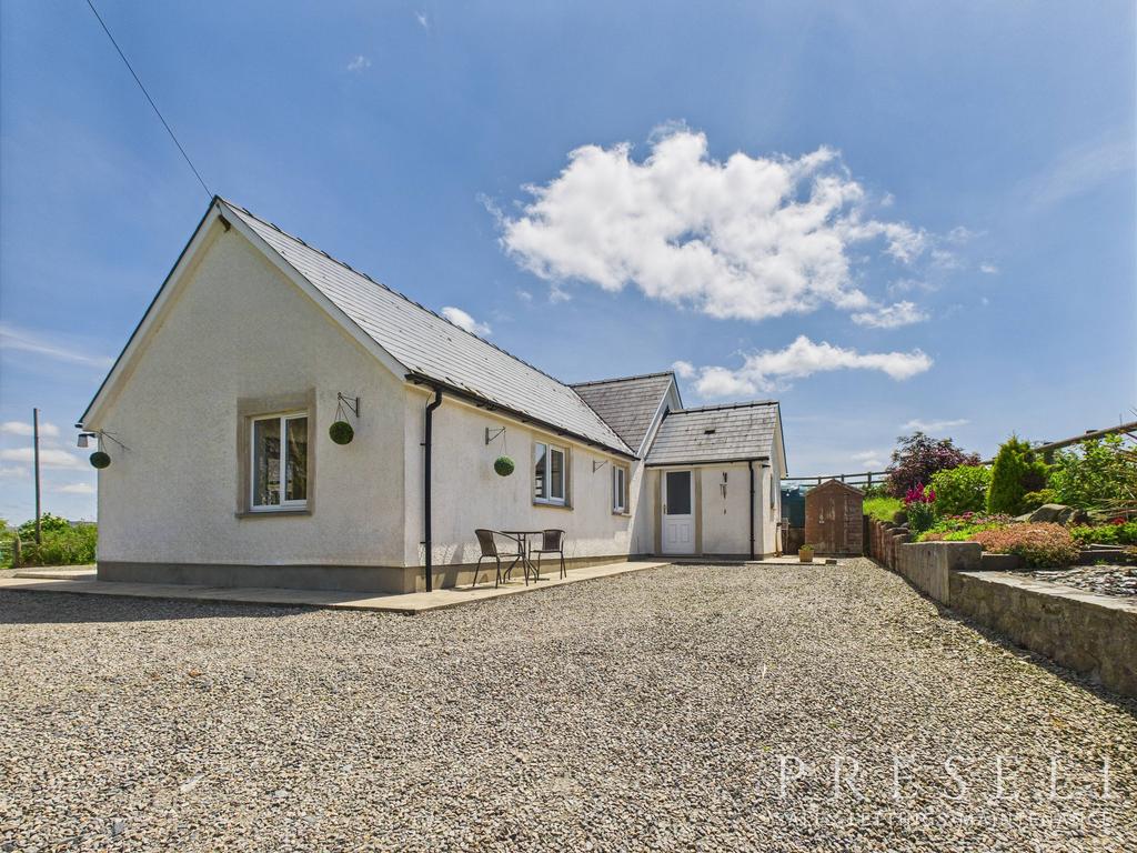 Letterston 3 bed bungalow - £1,200 pcm (£277 pw)