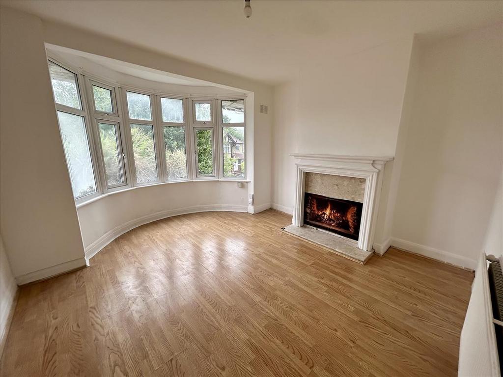 Braemar Avenue, Neasden, London, NW10 1 bed flat - £1,400 pcm (£323 pw)
