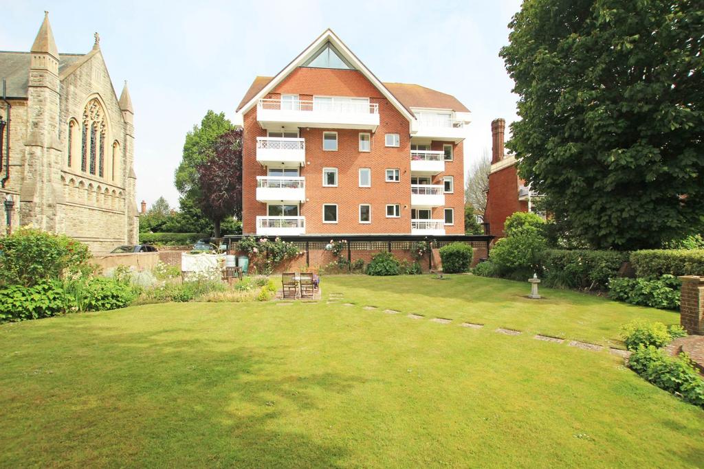 Carlisle Road, Eastbourne, BN21 4JR 2 bed flat for sale - £295,000