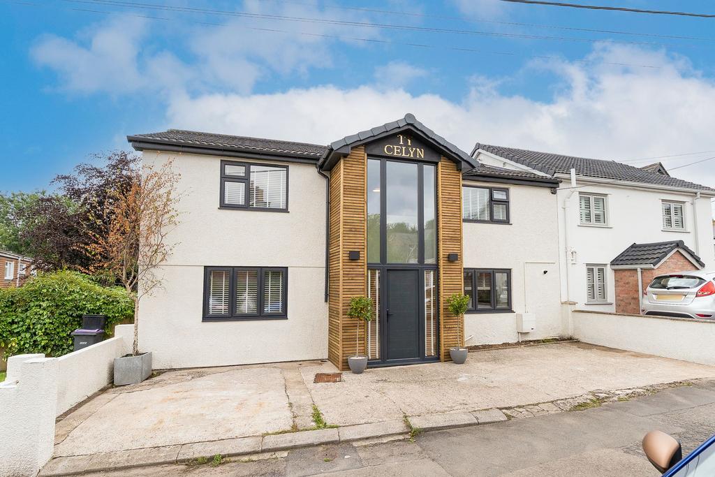 Talywain, Pontypool, NP4 4 bed semi-detached house - £350,000