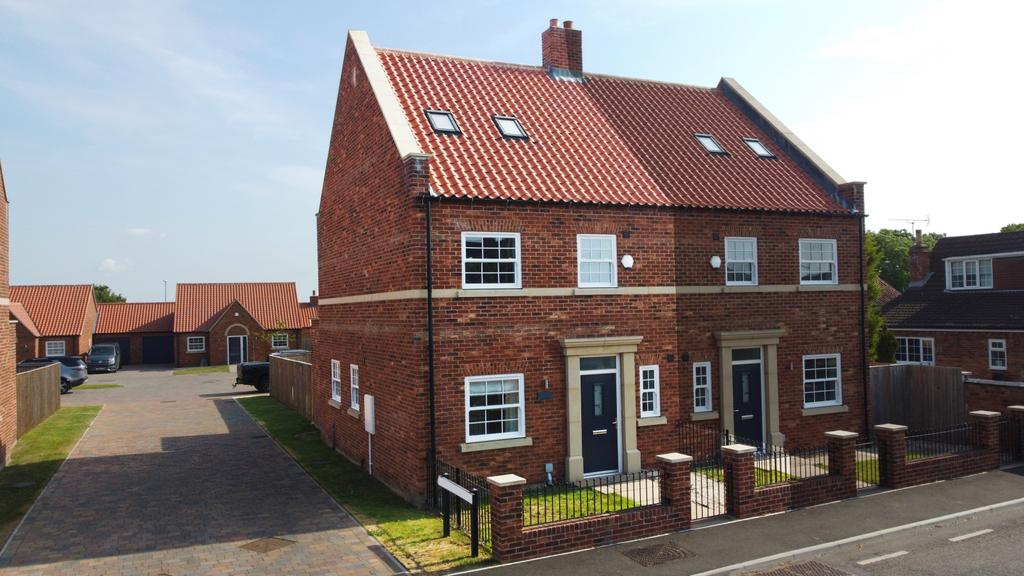 High Street, Elkesley, Retford, DN22 4 bed semi-detached house - £320,000