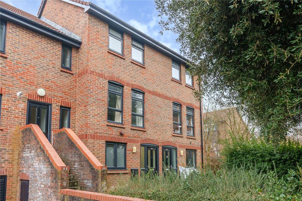 at Folio London, 113, Sterling Place W5 4 bed house - £2,775 pcm (£640 pw)