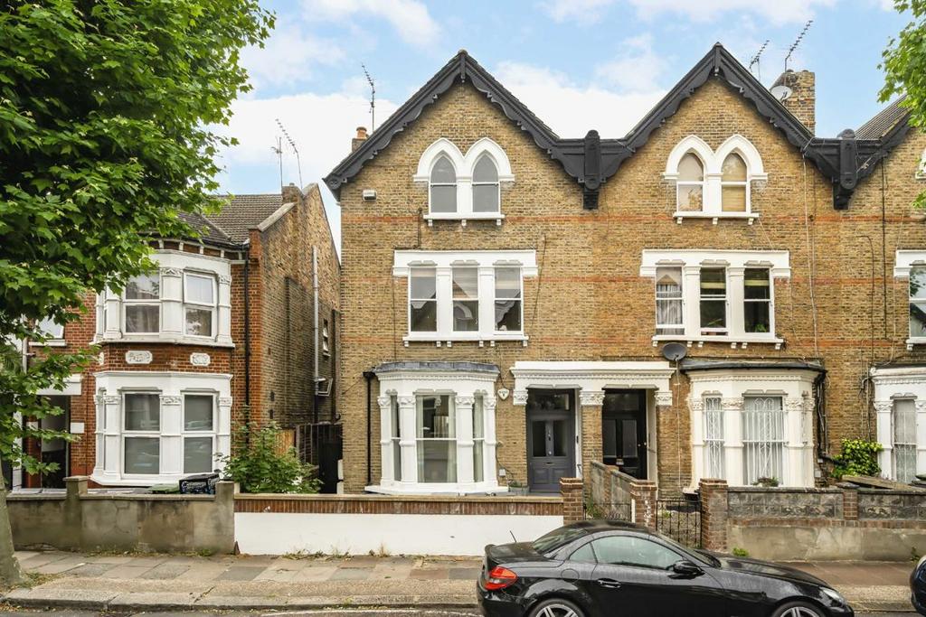 Victoria Road, London NW6 3 bed flat to rent - £5,500 pcm (£1,269 pw)