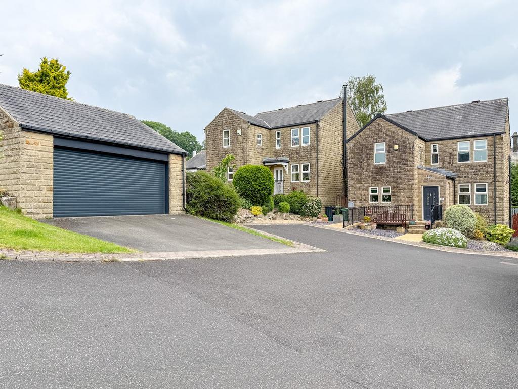 Broadfield Park, Holmfirth HD9 5 bed detached house for sale - £450,000