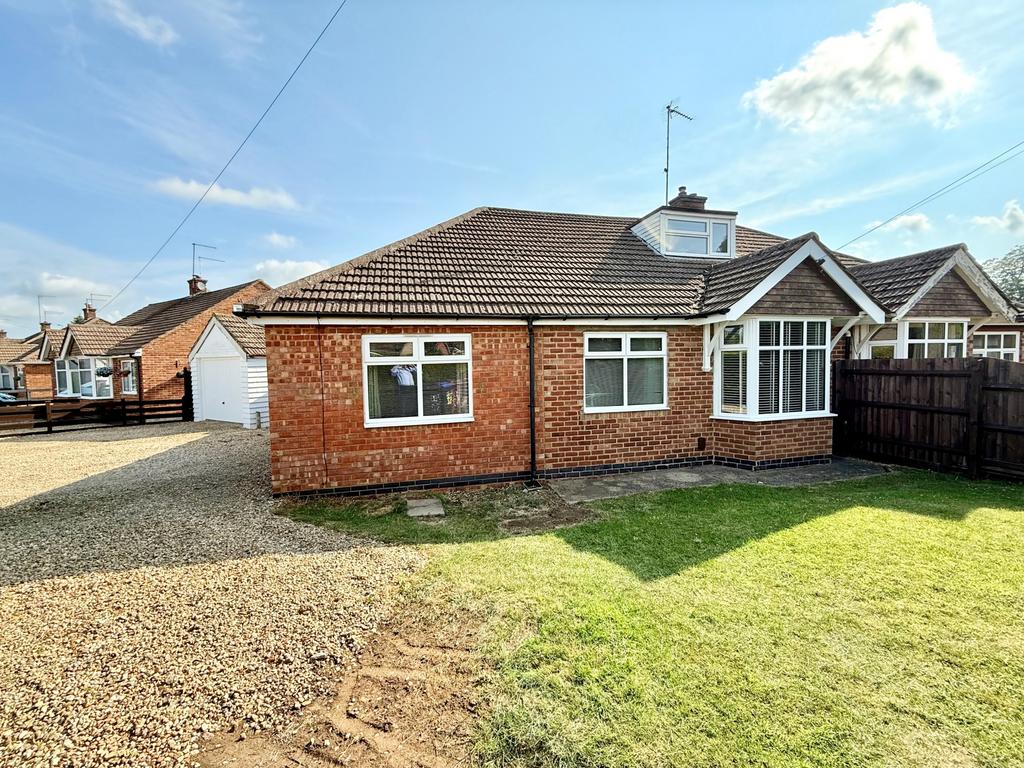 Park Lane, Duston, NN5 6QA 3 bed bungalow - £315,000