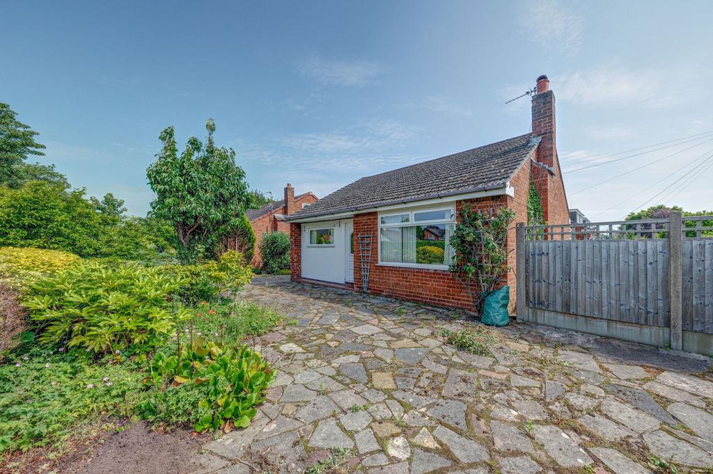 Sandy Lane, Lymm WA13 2 bed detached bungalow for sale - £395,000