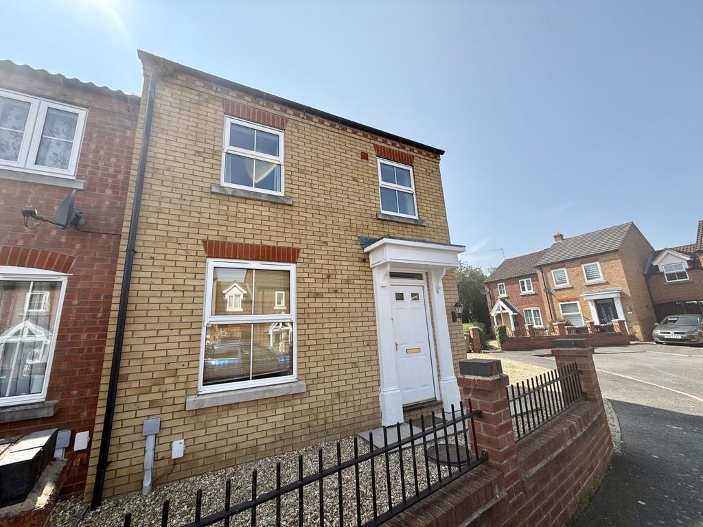 Falcon Way, Sleaford, Lincolnshire, NG34 3 bed terraced house - £925 ...