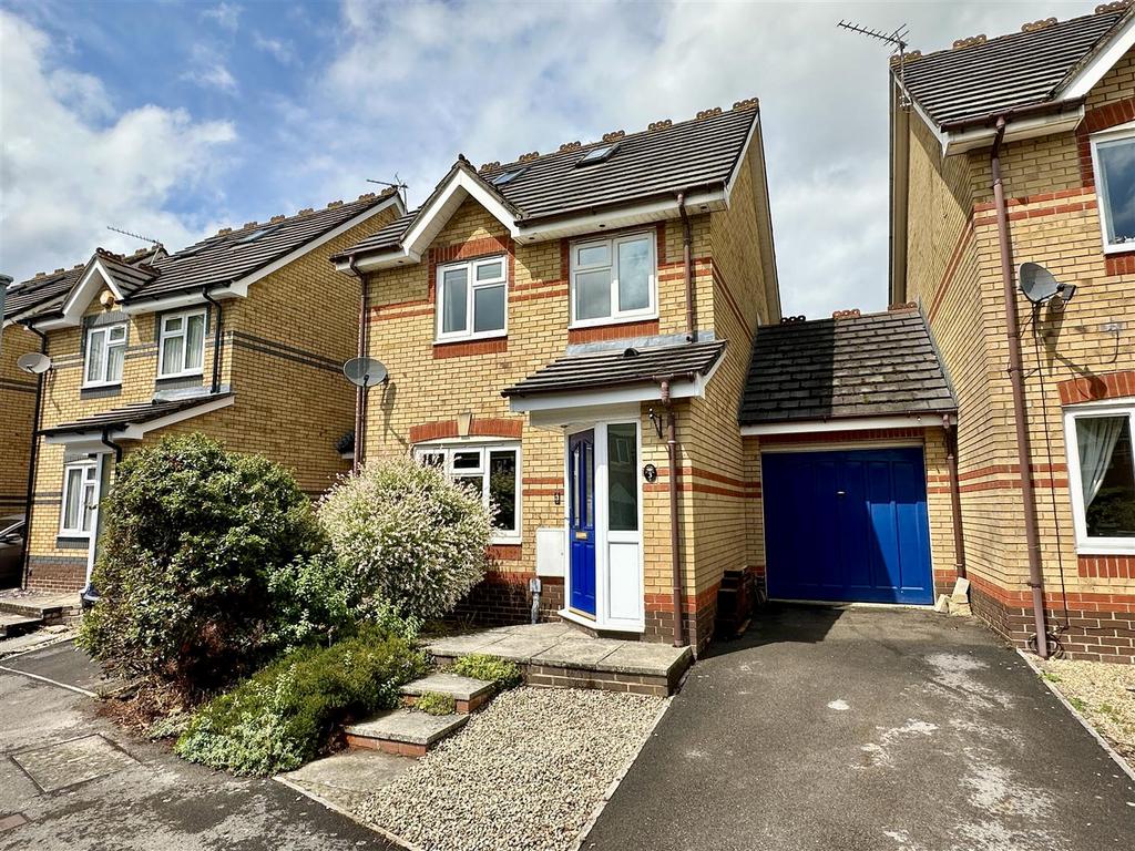 Kingham Close, Chippenham 3 bed link detached house - £339,950