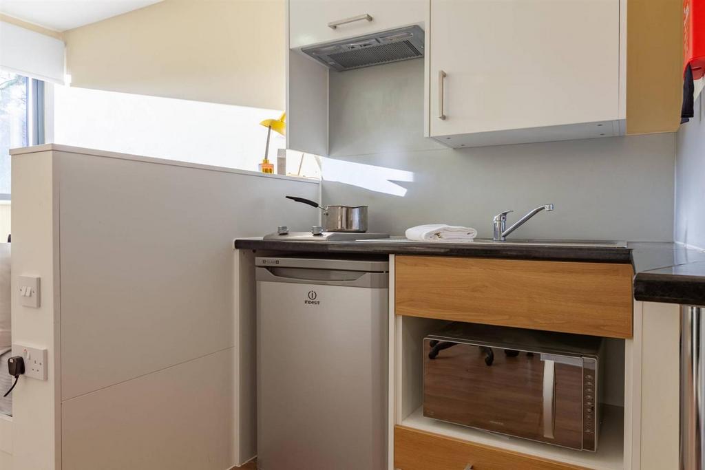 Dean Street, Bangor LL57 1 bed in a flat share - £780 pcm (£180 pw)