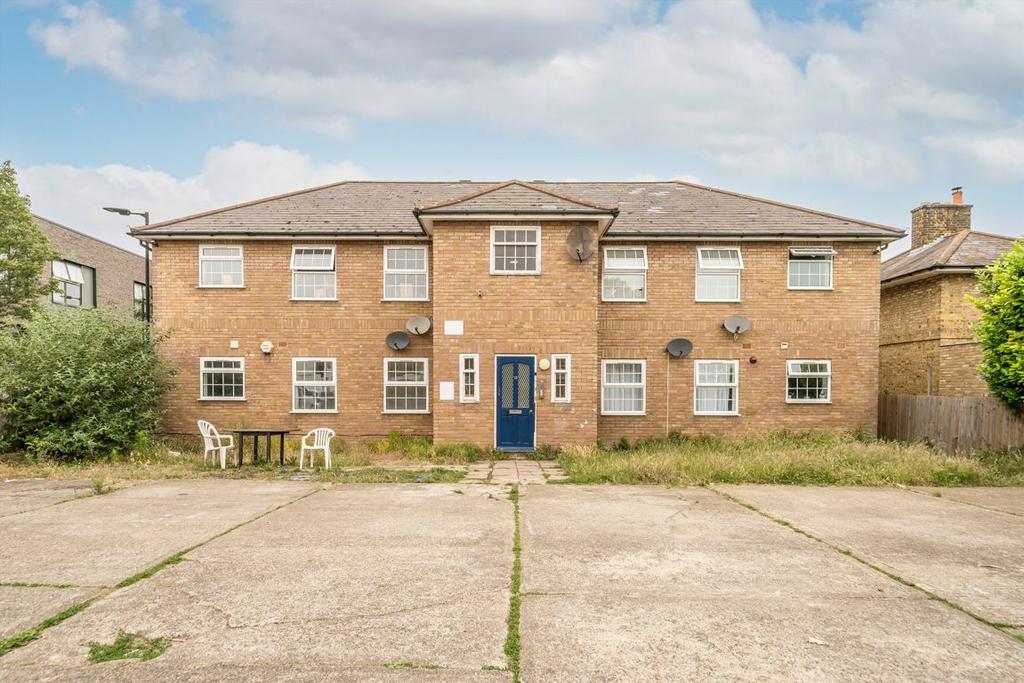 Inverton Road, London SE15 1 bed flat to rent - £1,450 pcm (£335 pw)