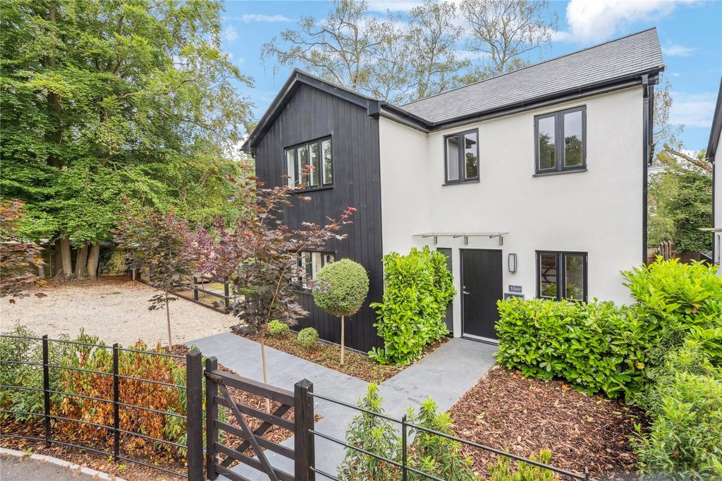 Kingshill Way, Berkhamsted... 4 bed detached house to rent - £4,000 pcm ...