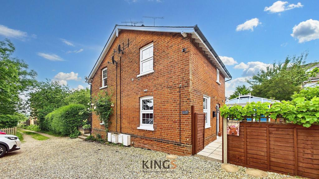 Station Road, Digswell, AL6 2 bed cottage for sale - £520,000