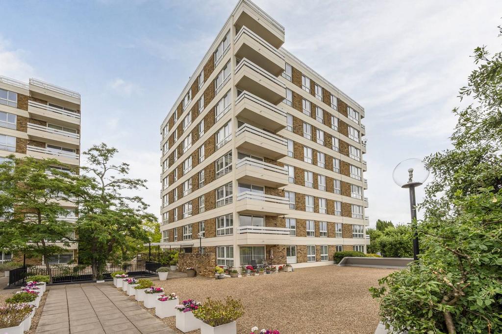 Warwick Drive, Putney, London, SW15 Studio to rent - £2,400 pcm (£554 pw)