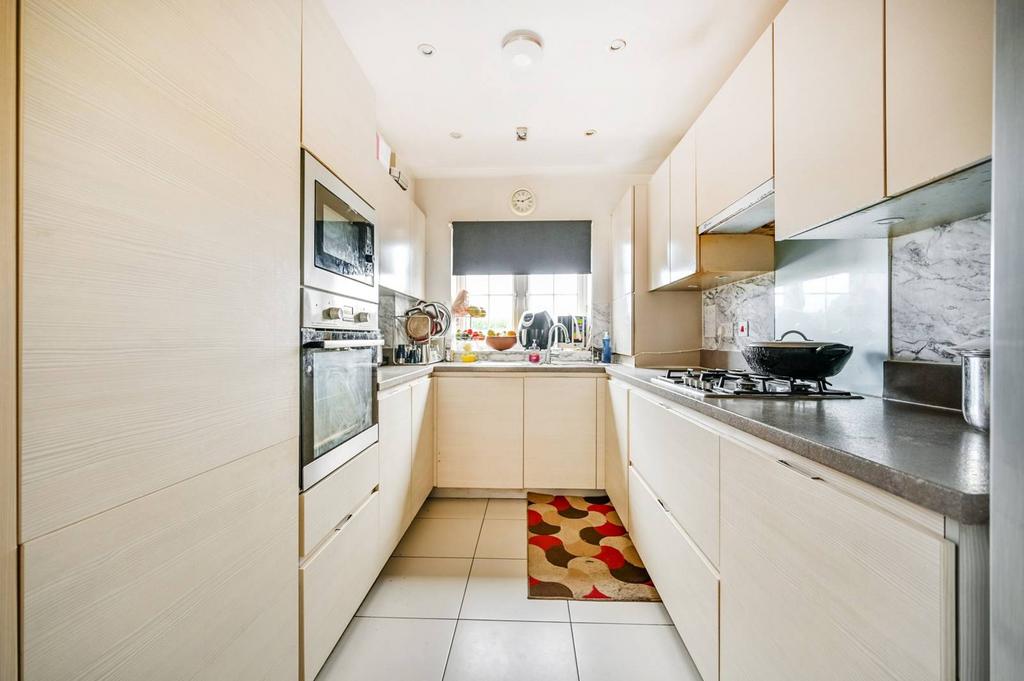 Long Furlong Drive, Slough, SL2 3 bed end of terrace house for sale - £ ...