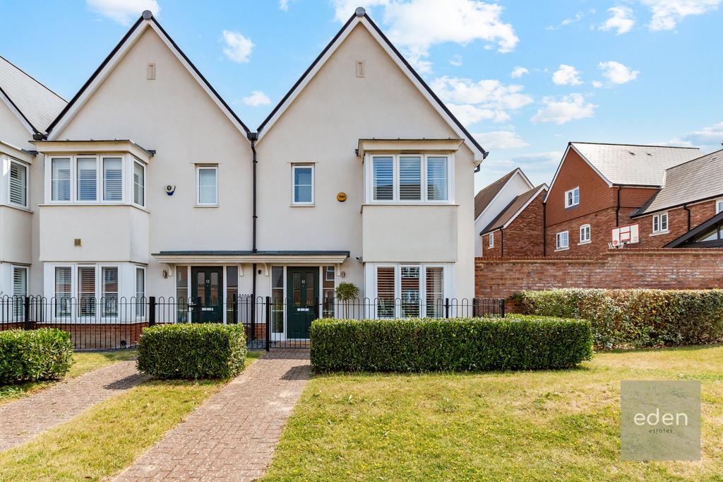 Village Road, Wouldham, ME1 3 bed end of terrace house for sale - £400,000