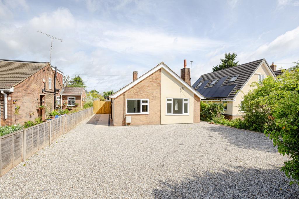 New Road, Elsenham, Bishop's... 3 bed bungalow for sale - £550,000