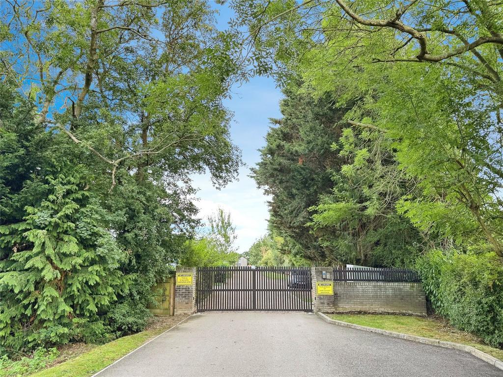 Hastingwood Park, Harlow, Essex, CM17 4 bed semi-detached house for ...