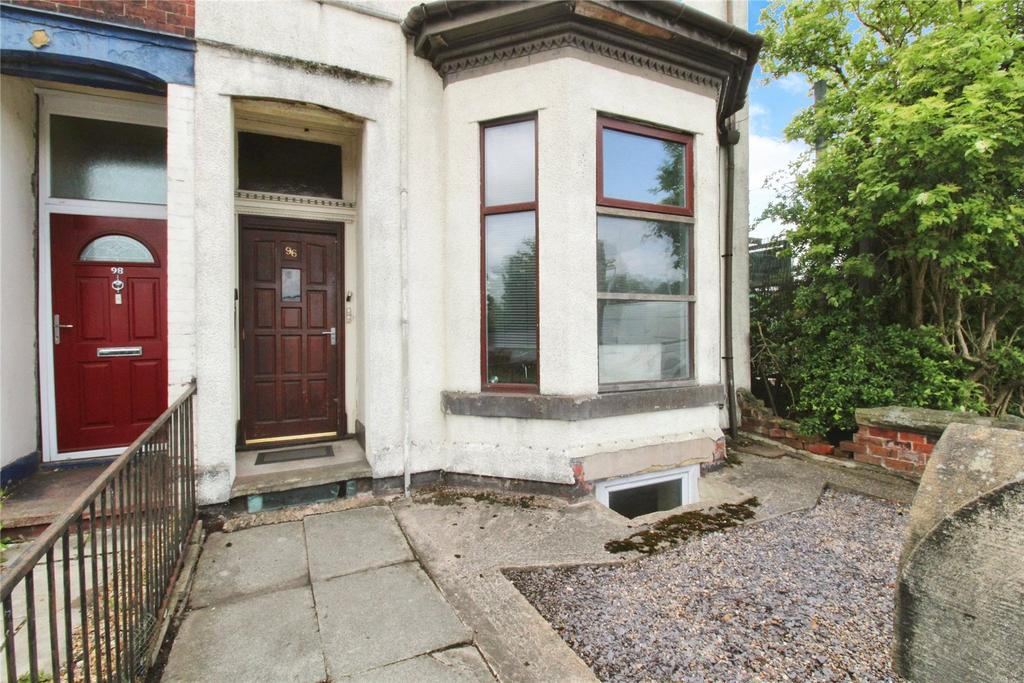 Station Road, Manchester M27 3 bed flat - £110,000