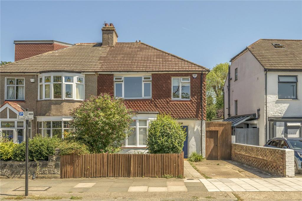 Weigall Road, Lee, SE12 3 bed semi-detached house - £2,200 pcm (£508 pw)