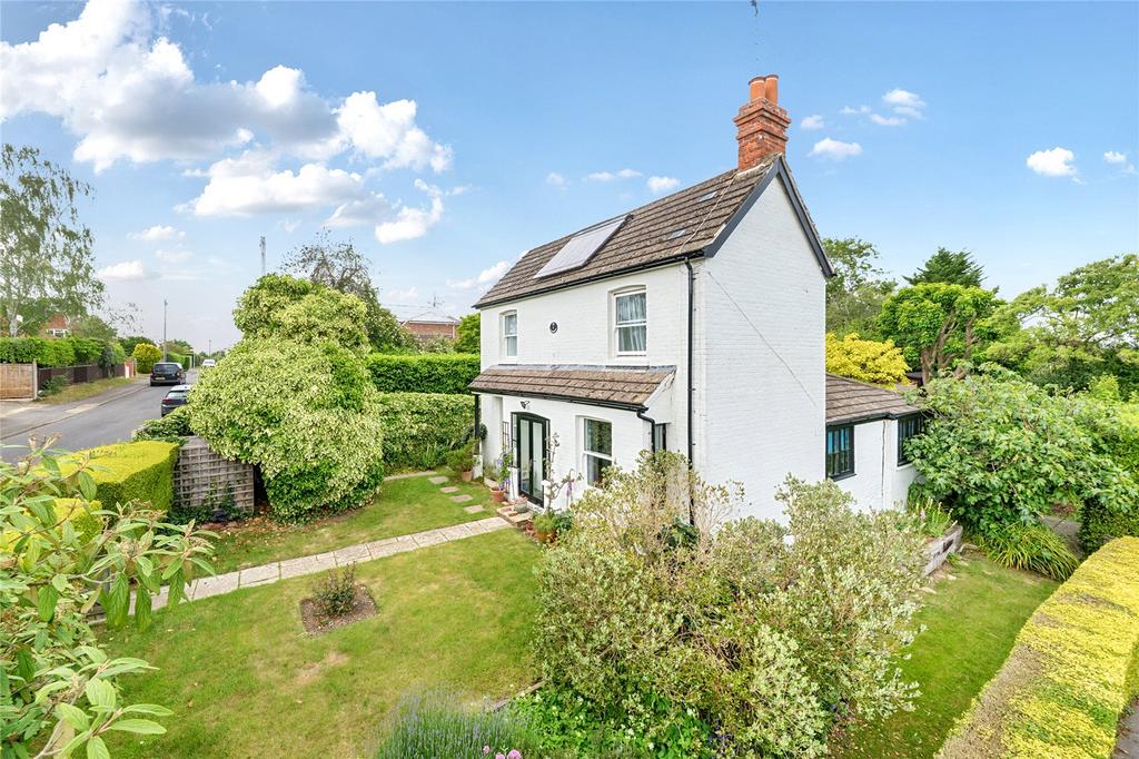 Woodlands Avenue, Reading RG7 4 bed detached house for sale - £650,000