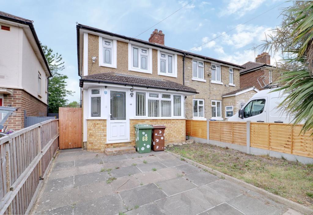 Hall Avenue, Aveley RM15 3 bed semi-detached house for sale - £375,000