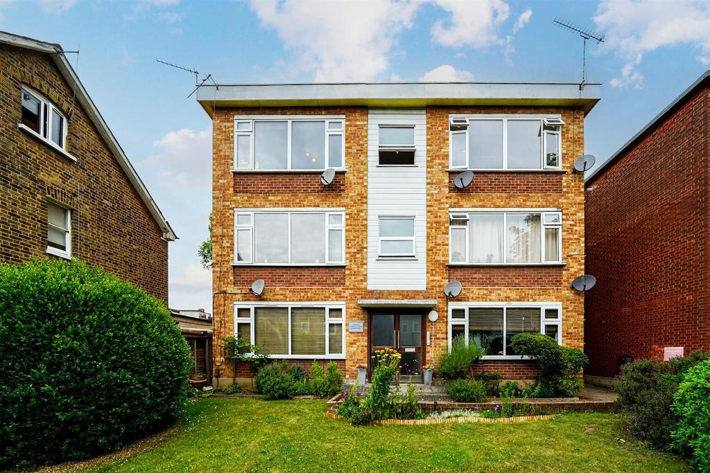Prospect Road, Woodford 1 bed flat for sale - £290,000