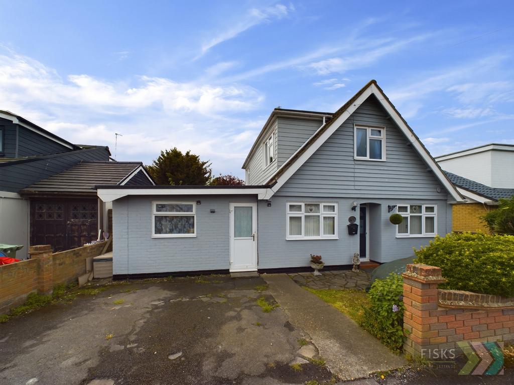 Bay Close, Canvey Island, SS8 4 bed detached house - £425,000