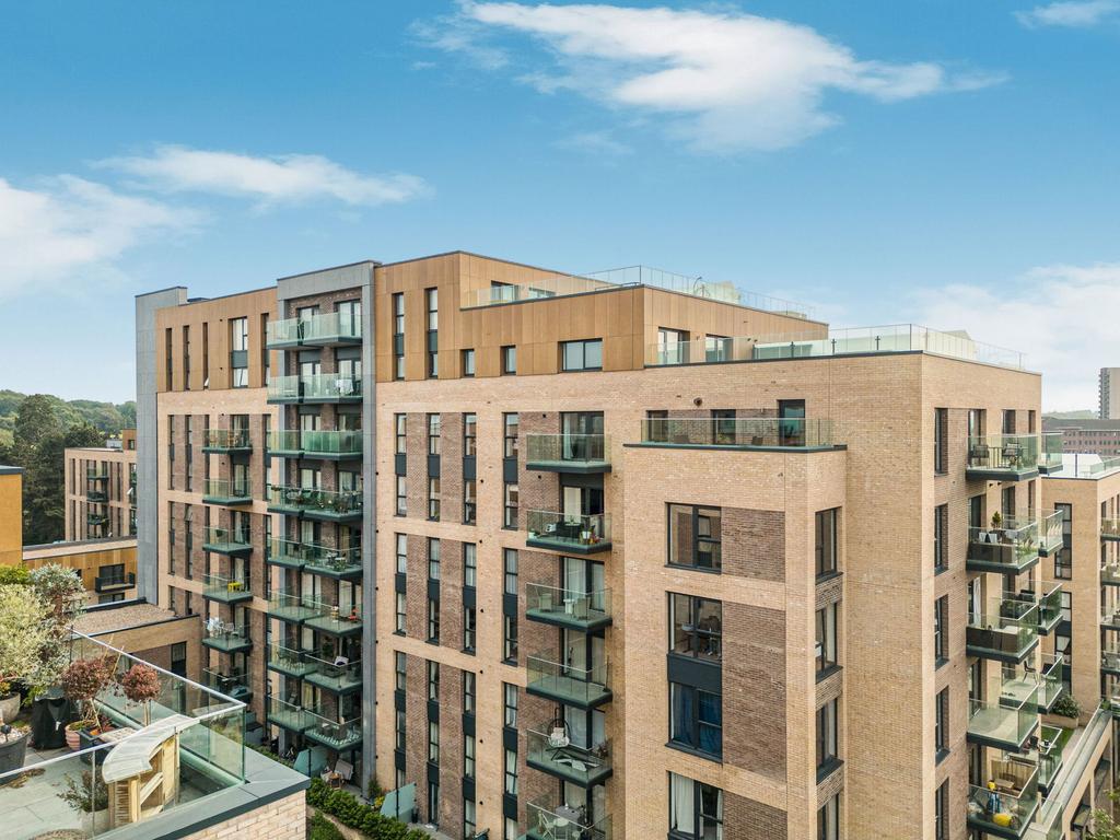 Edinburgh Gate, Harlow CM20 2 bed apartment for sale - £420,000